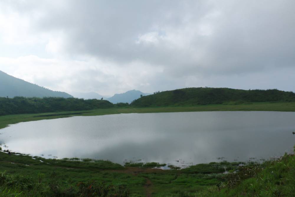 Panorama Alam Telaga Dringo Dieng – Paket wisata Dieng murah 2025